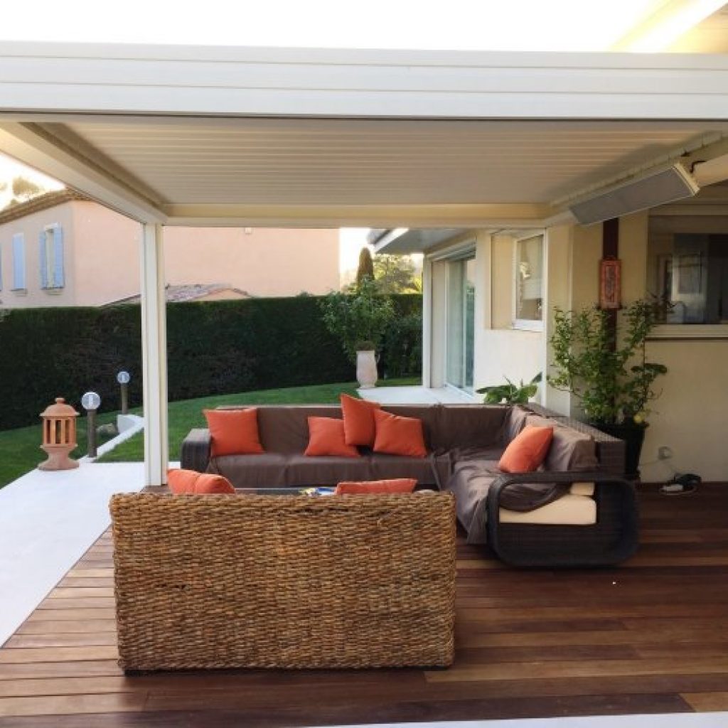 Pergola COUBLANC avec des panneaux rayonnants Heatscope par Voisey ...